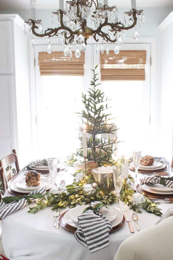 42 Original Winter Table Décor Ideas - DigsDigs