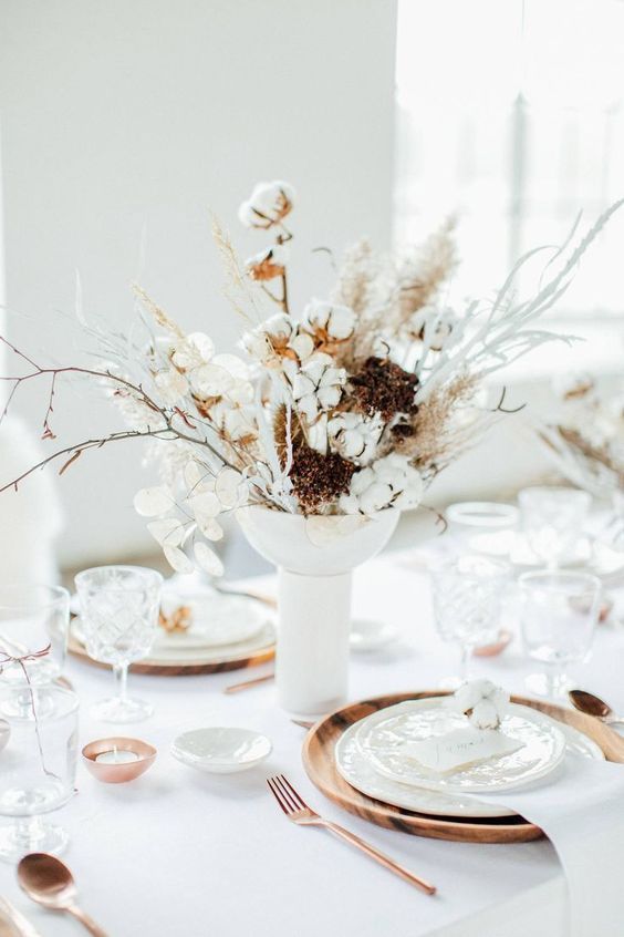42 Original Winter Table Décor Ideas - DigsDigs