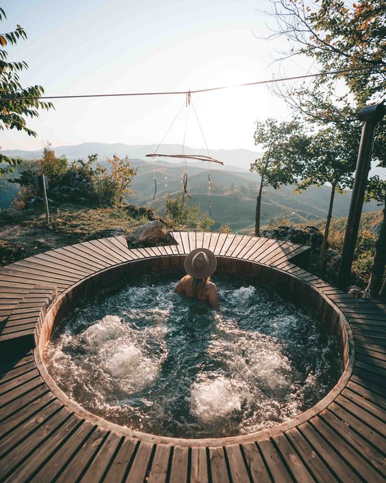 39 Awesome Outdoor Jacuzzis With Stunning Views - DigsDigs