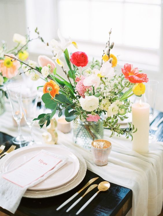 96 Stylish And Inspiring Spring Table Decoration Ideas - DigsDigs
