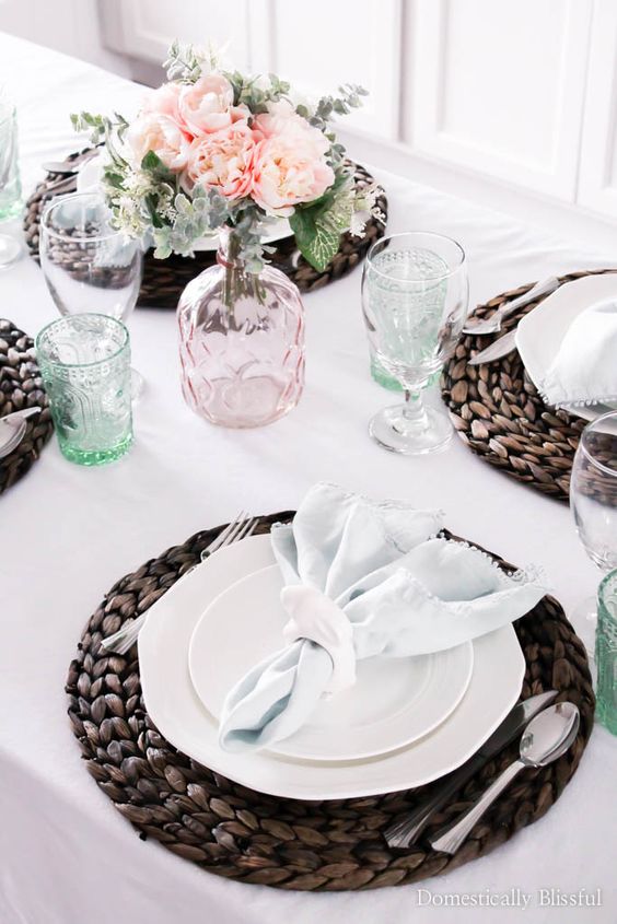 96 Stylish And Inspiring Spring Table Decoration Ideas - DigsDigs