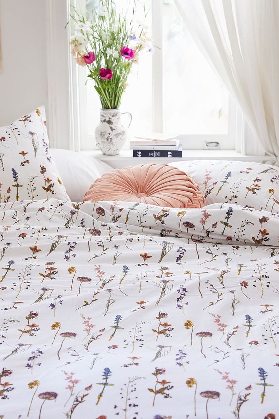 59 Wonderful Spring Bedroom Decor Ideas - DigsDigs