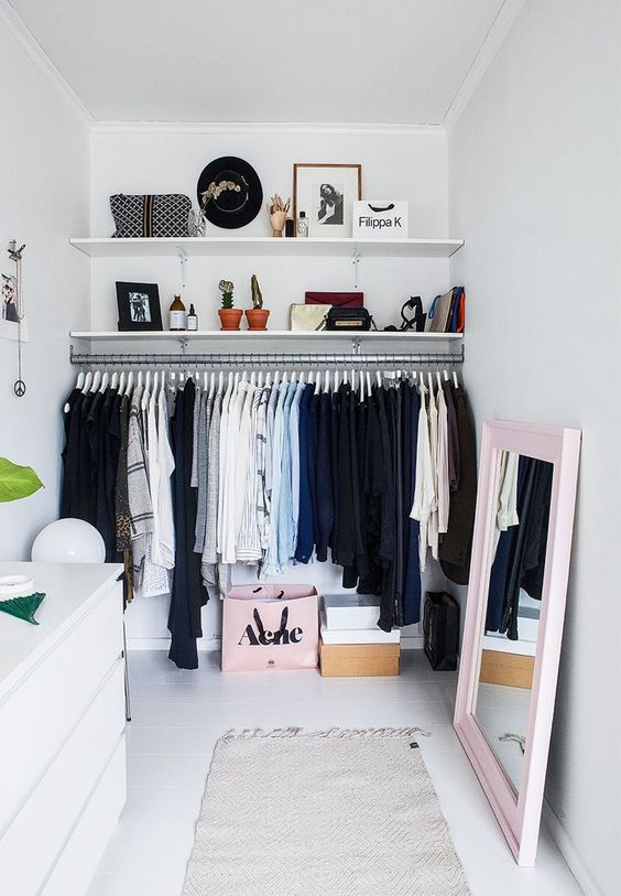 49 Pretty Feminine Walk-In Closet Design Ideas - DigsDigs