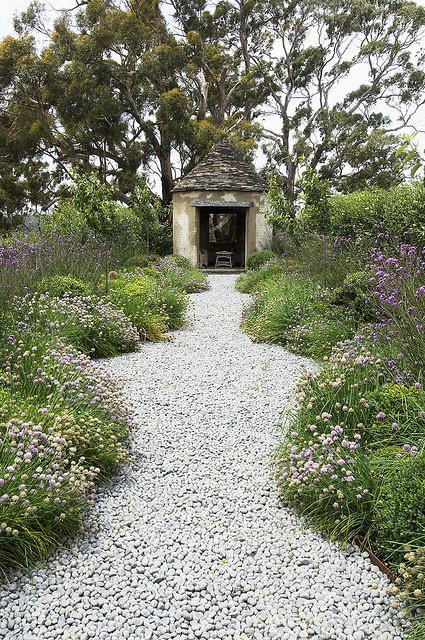 52 Amazing Pebble Garden Paths - DigsDigs