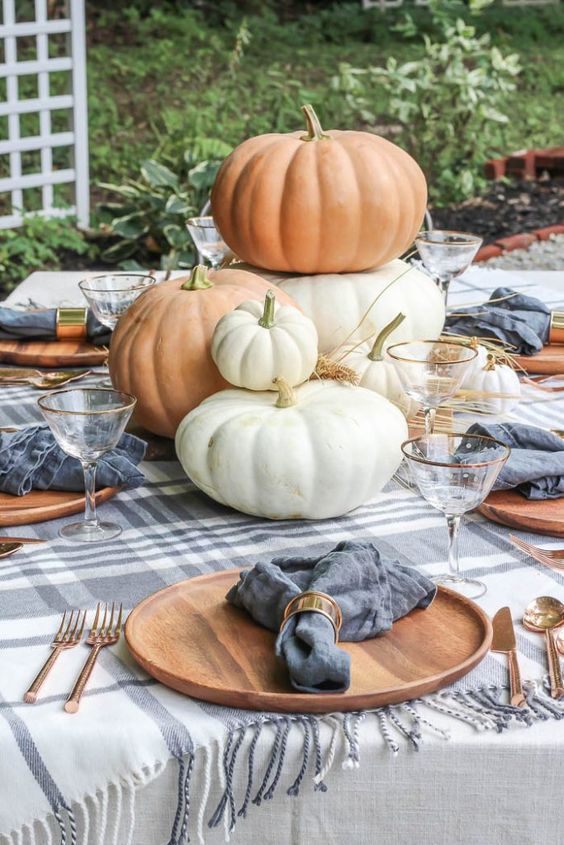 70 Amazing Fall Pumpkin Centerpieces - DigsDigs