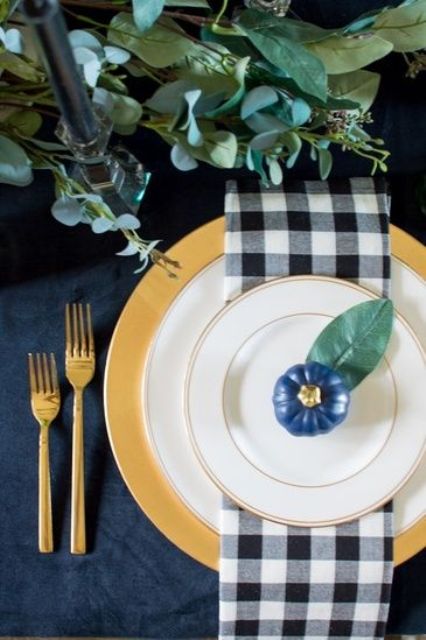 46 Gold Thanksgiving Décor Ideas - DigsDigs