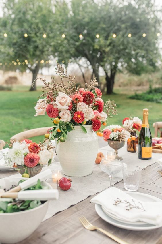 36 Outdoor Thanksgiving Dinner Décor Ideas - DigsDigs