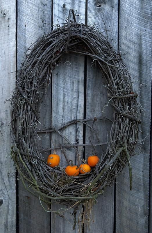 54 Cozy Rustic Halloween Decor Ideas - DigsDigs