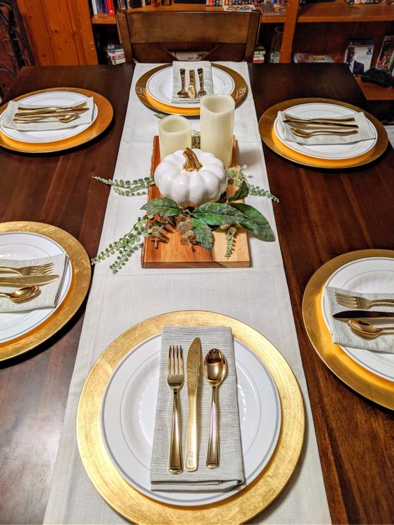 46 Gold Thanksgiving Décor Ideas - DigsDigs