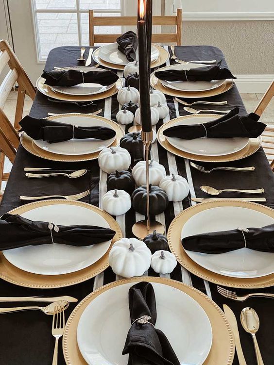 39 Elegant Black And White Thanksgiving Décor Ideas - DigsDigs