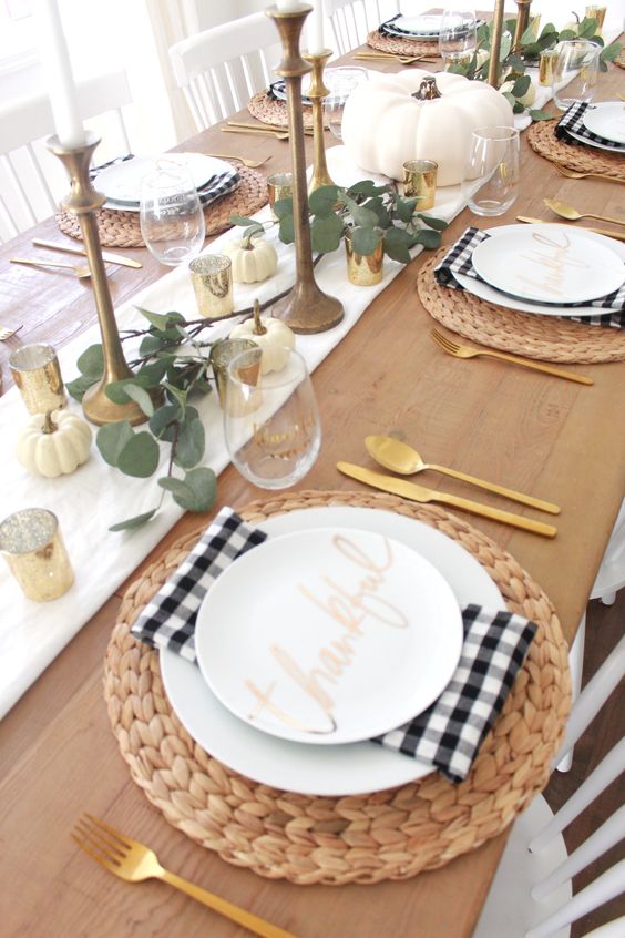 46 Gold Thanksgiving Décor Ideas - DigsDigs
