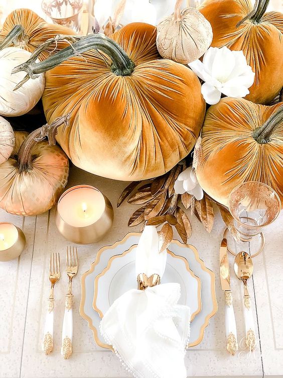 46 Gold Thanksgiving Décor Ideas - DigsDigs