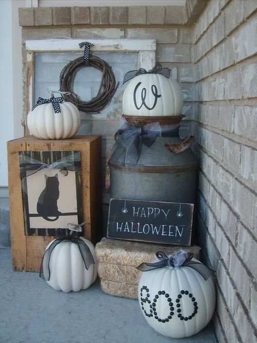 54 Cozy Rustic Halloween Decor Ideas - DigsDigs