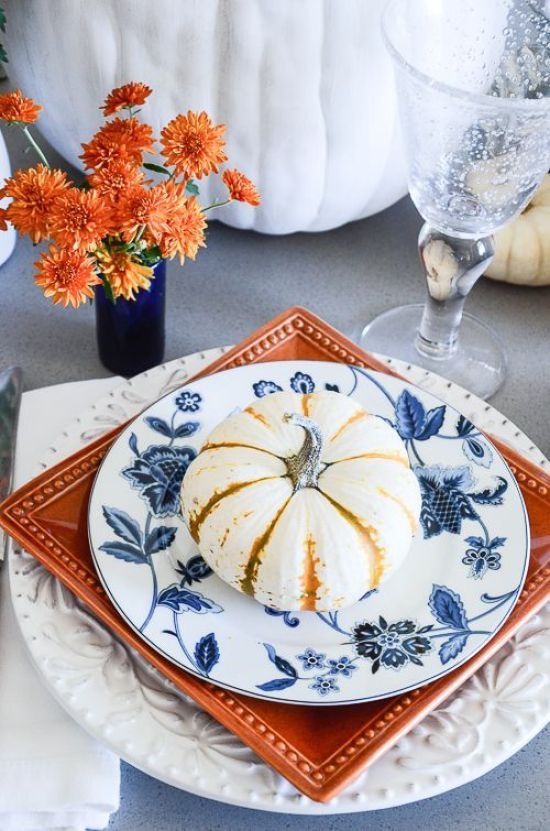 43 Thanksgiving Décor Ideas With Blue - DigsDigs