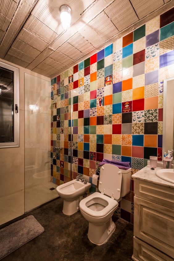 47 Multicolor Tile Bathroom Decor Ideas - DigsDigs