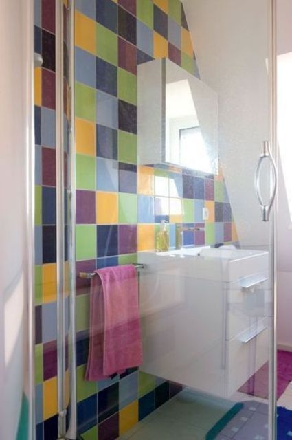 47 Multicolor Tile Bathroom Decor Ideas - DigsDigs