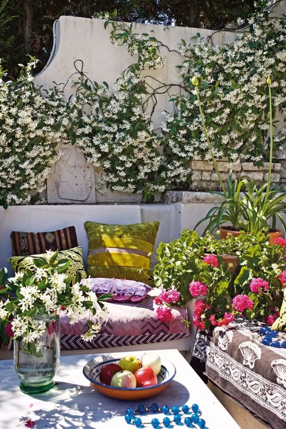 37 Bright Spring Terrace And Patio Décor Ideas - DigsDigs