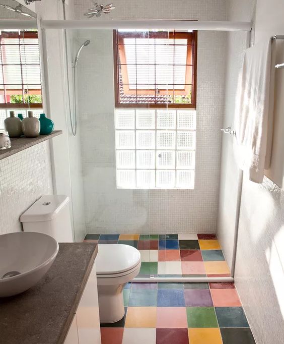47 Multicolor Tile Bathroom Decor Ideas - DigsDigs