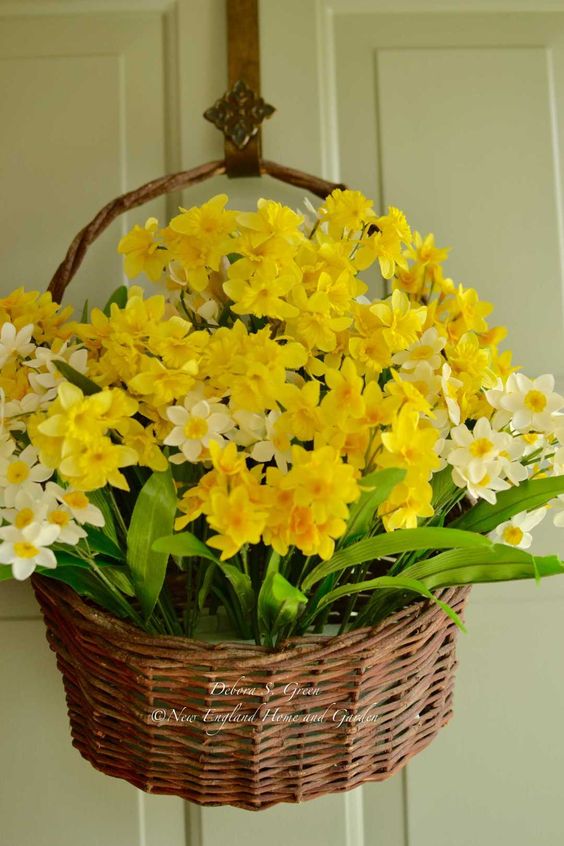 54 Cool Daffodils Décor Ideas To Welcome Spring - DigsDigs