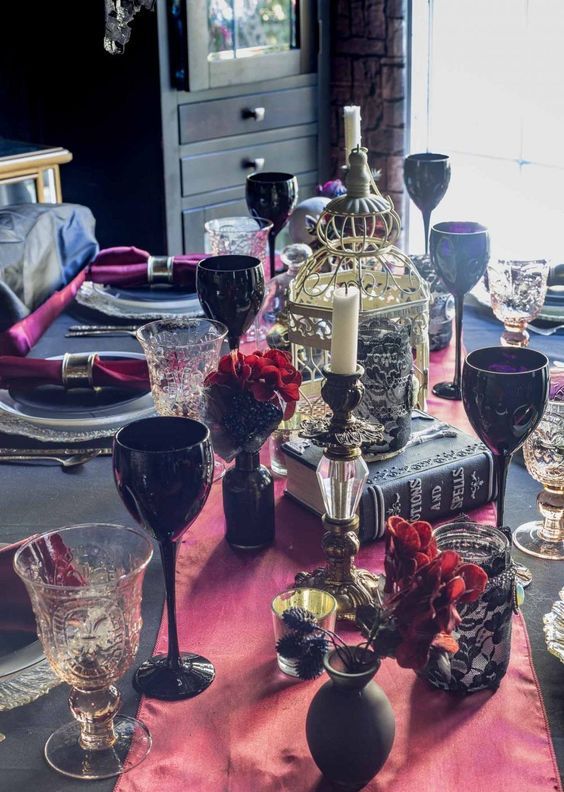 48 Classic Red And Black Halloween Ideas - DigsDigs