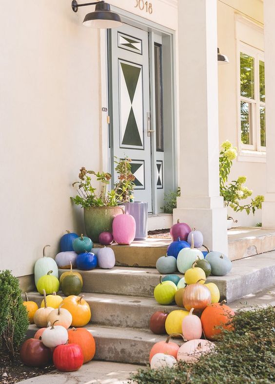 54 Unexpected Colorful And Vibrant Halloween Décor Ideas - DigsDigs