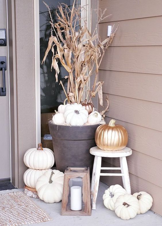 52 Cozy Thanksgiving Front Door Décor Ideas - DigsDigs