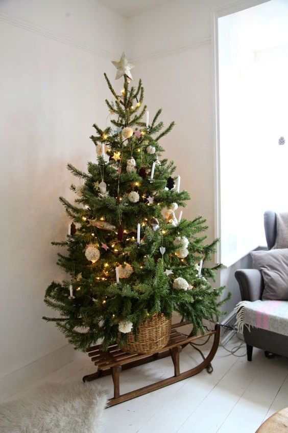 44 Adorable Indoor Rustic Christmas Décor Ideas - DigsDigs