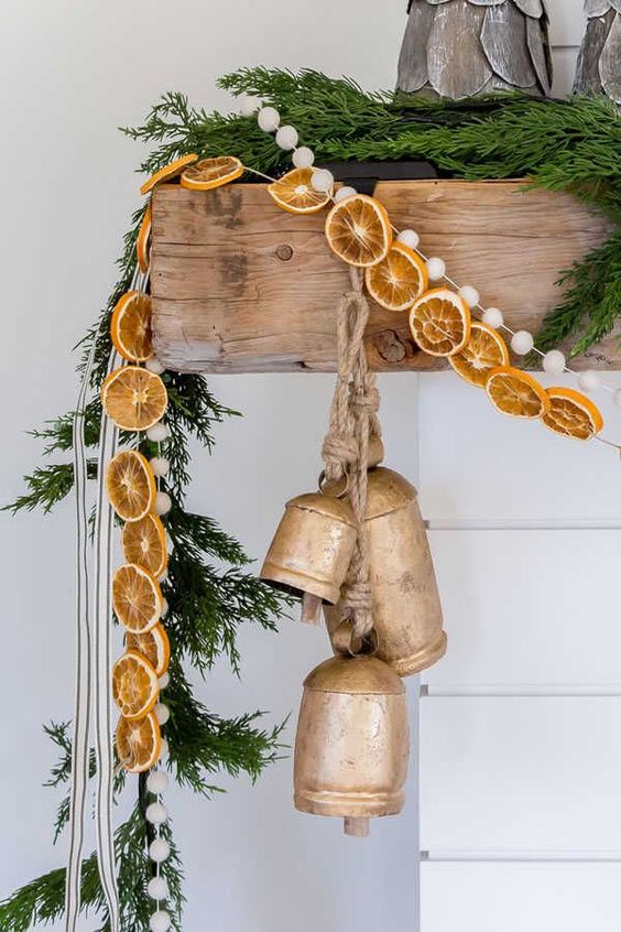 44 Adorable Indoor Rustic Christmas Décor Ideas - DigsDigs