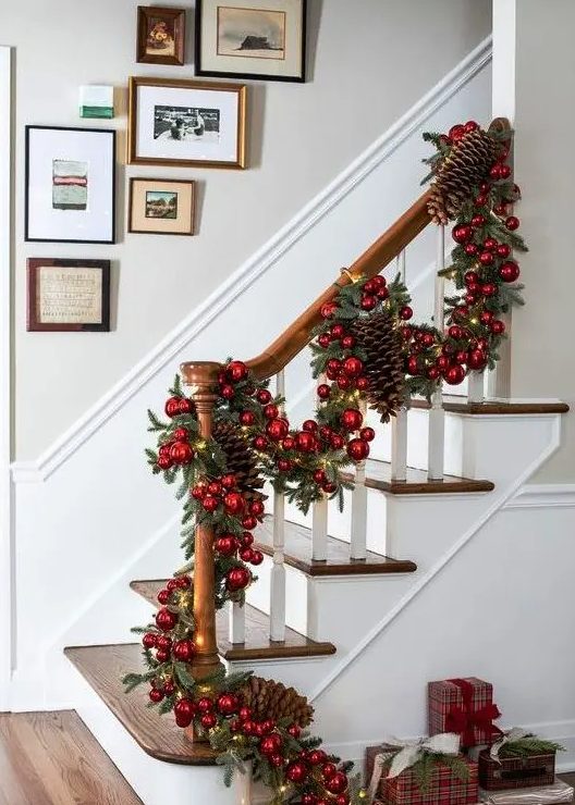 114 Amazing Christmas Garlands For Home Décor - DigsDigs