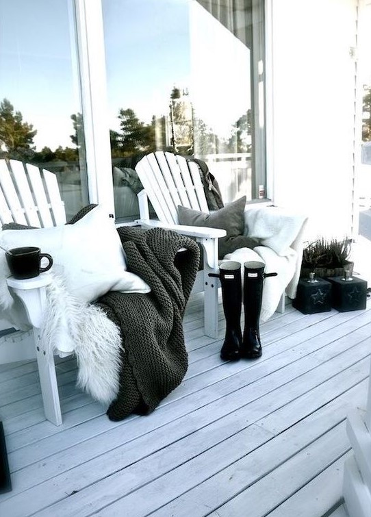 55 Cozy And Beautiful Winter Terrace Décor Ideas - DigsDigs