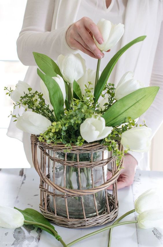 92 Spring Flower Arrangements That Excite - DigsDigs