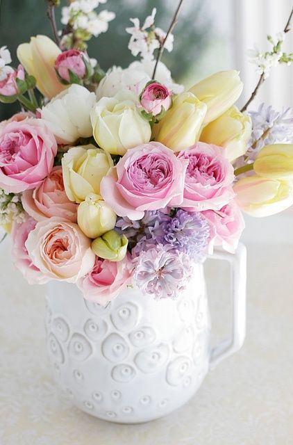 92 Spring Flower Arrangements That Excite - DigsDigs