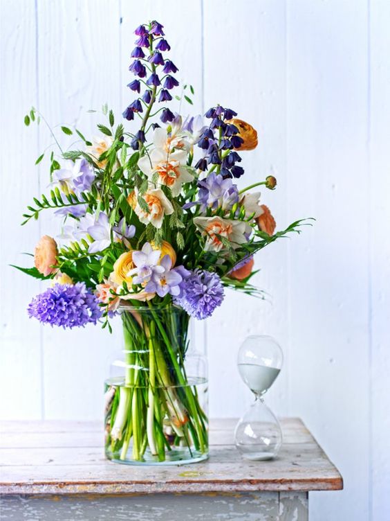 92 Spring Flower Arrangements That Excite - DigsDigs