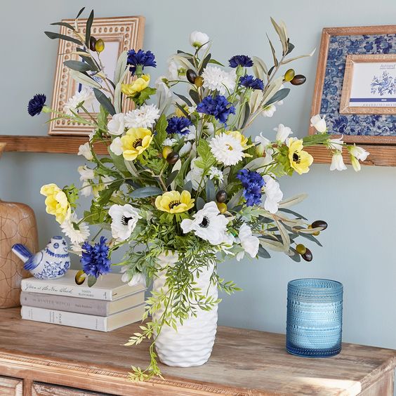 92 Spring Flower Arrangements That Excite - DigsDigs