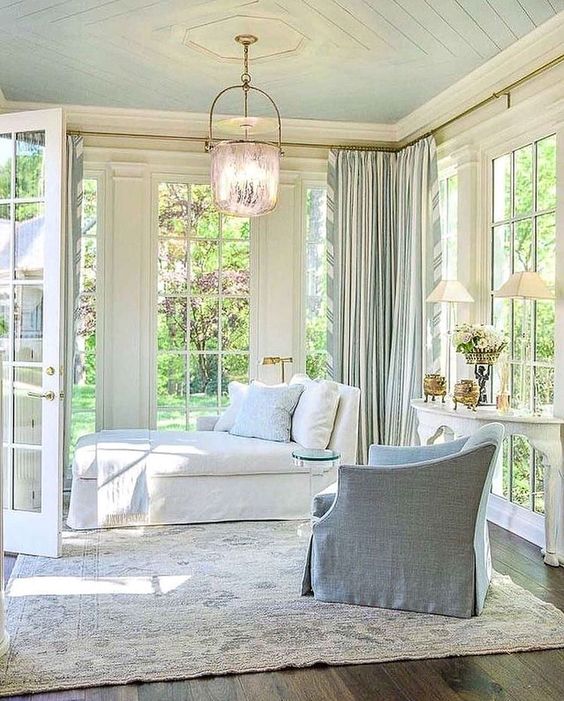 40 Coastal And Beach-Inspired Sunroom Design Ideas - DigsDigs