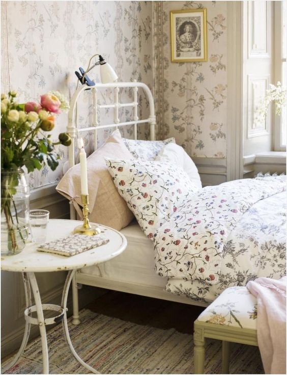 45 Romantic And Beautiful Provence Bedroom Décor Ideas - DigsDigs