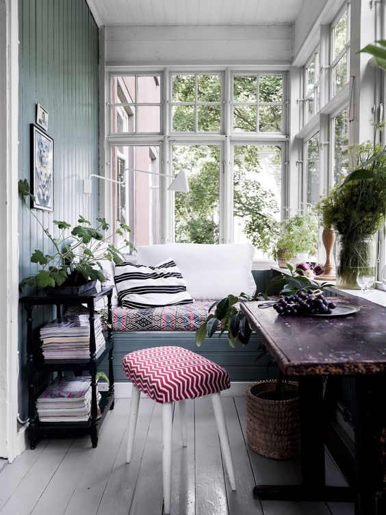 57 Charming Vintage Sunroom Décor Ideas - DigsDigs