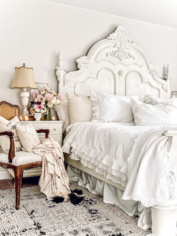 45 Romantic And Beautiful Provence Bedroom Décor Ideas - DigsDigs