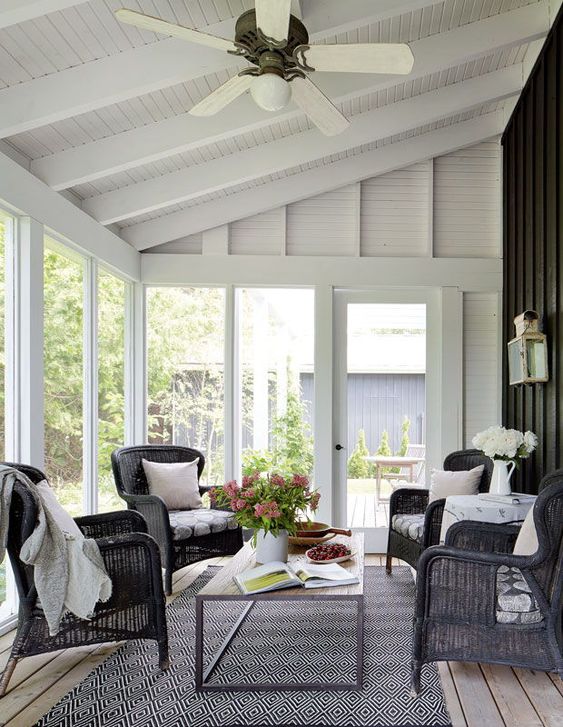 63 Comfy And Relaxing Screened Patio And Porch Design Ideas - DigsDigs