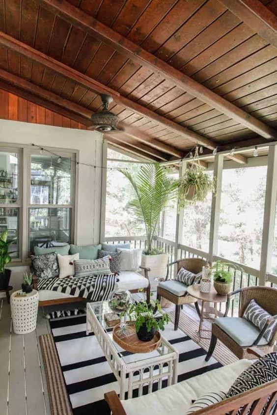 63 Comfy And Relaxing Screened Patio And Porch Design Ideas - DigsDigs
