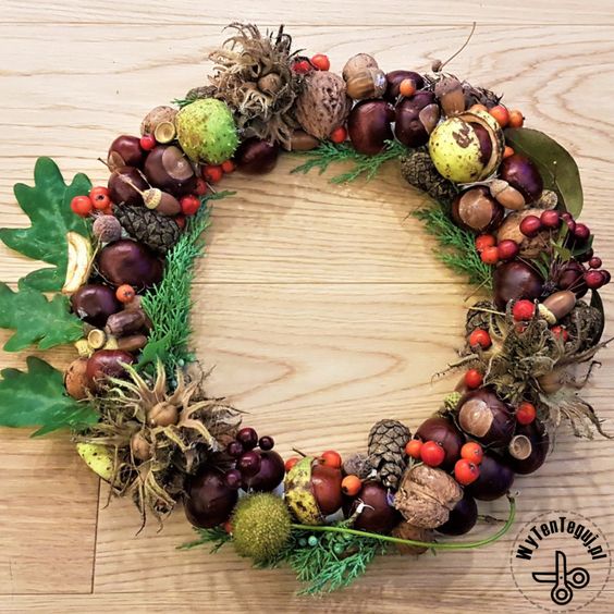 42 Beautiful Nut And Acorn Wreaths For Natural Fall Décor - DigsDigs