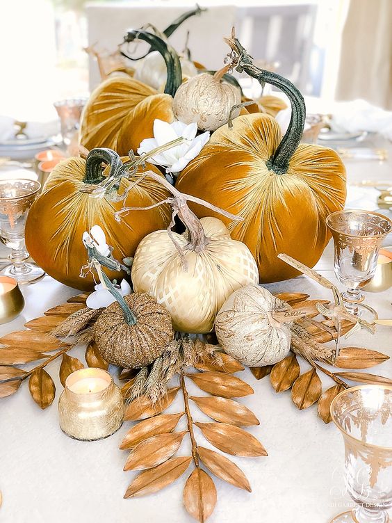 36 Leaf Centerpieces For Fall And Thanksgiving Décor - DigsDigs