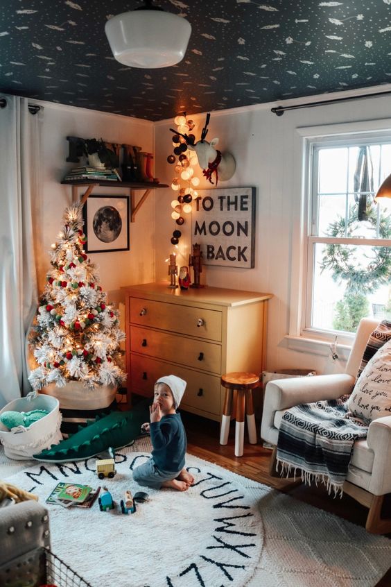 61 Cool And Fun Christmas Decor Ideas For Kids’ Rooms - DigsDigs