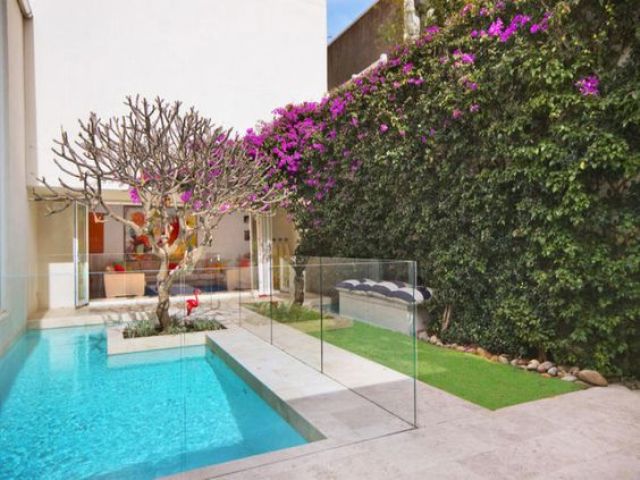 30 Stylish And Practical Pool Fence Designs - DigsDigs