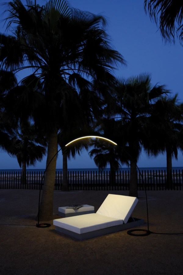 Halley LED Arc Of Light For Outdoors - DigsDigs