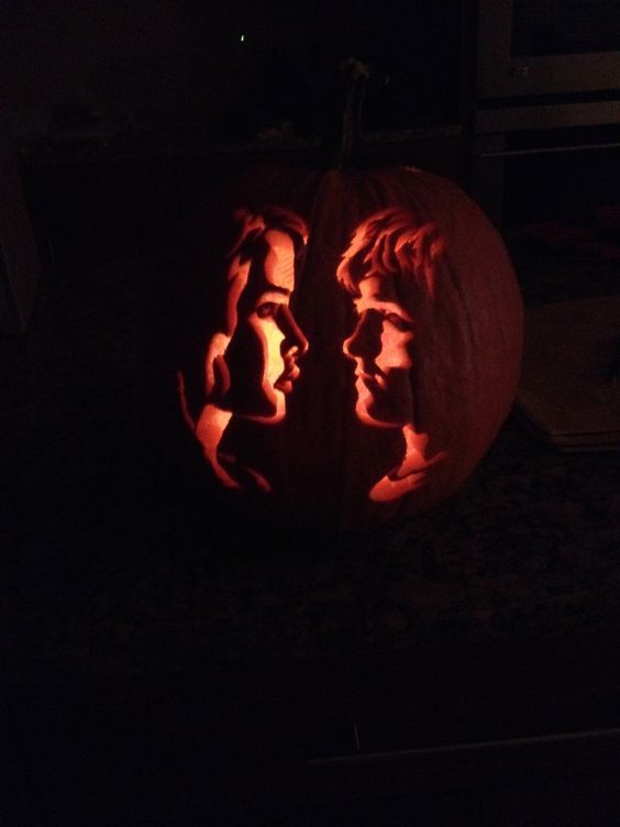 47 Awesome Movie Pumpkin Decor And Carving Ideas - DigsDigs