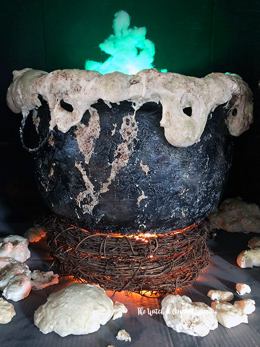 41 Witch-Themed Halloween Decorations To Create An Ambience - DigsDigs