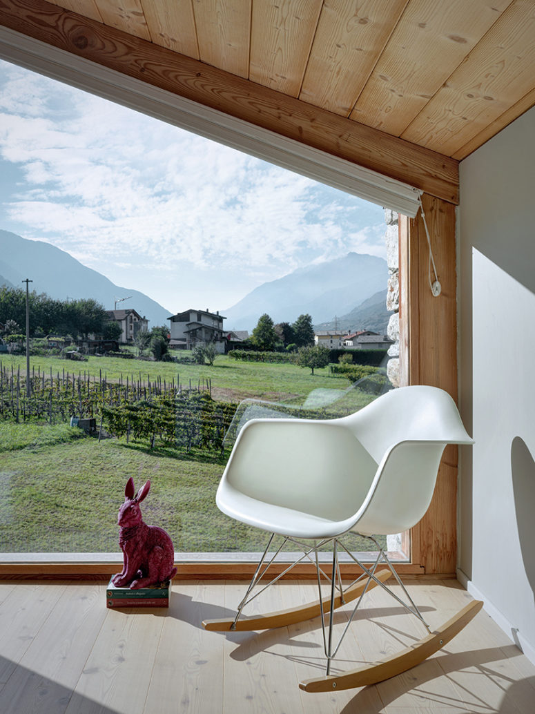 Modern Alpine House With An Extensive Use Of Timber And Stone - DigsDigs