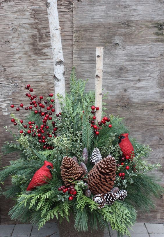 38 Eye-Catchy Christmas Arrangements - DigsDigs