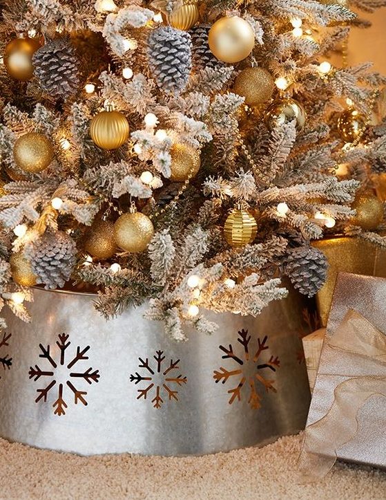 How To Cover A Christmas Tree Base: 83 Ideas - DigsDigs